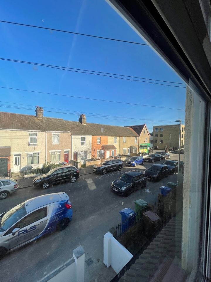 Grays - 2 Bed Terraced House, Salisbury Road, RM17 - To Rent Now for £1,600.00 p/m