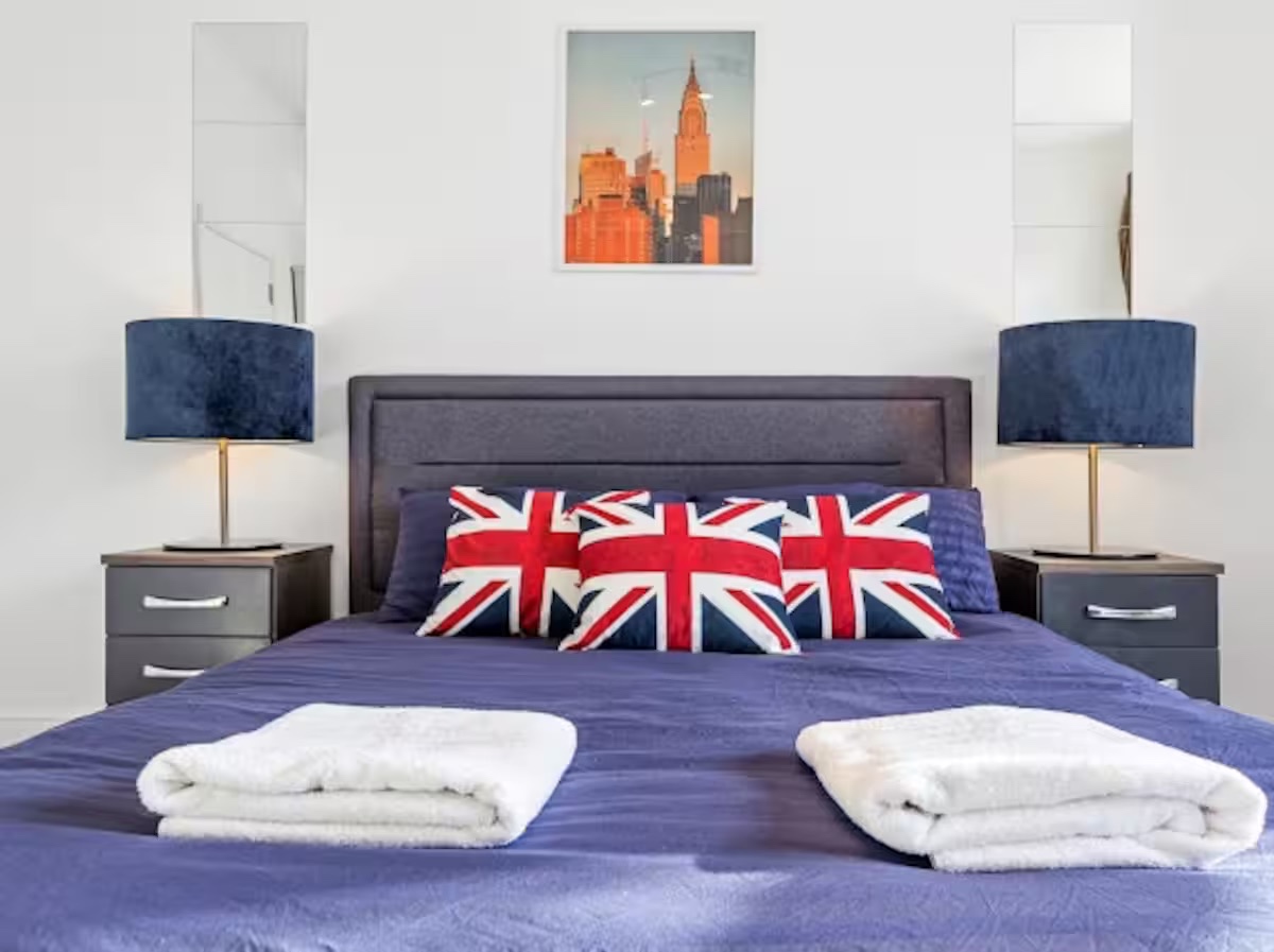 Upminster - 2 Bed Flat, Station Road, RM14 - To Rent Now for £1,950.00 p/m