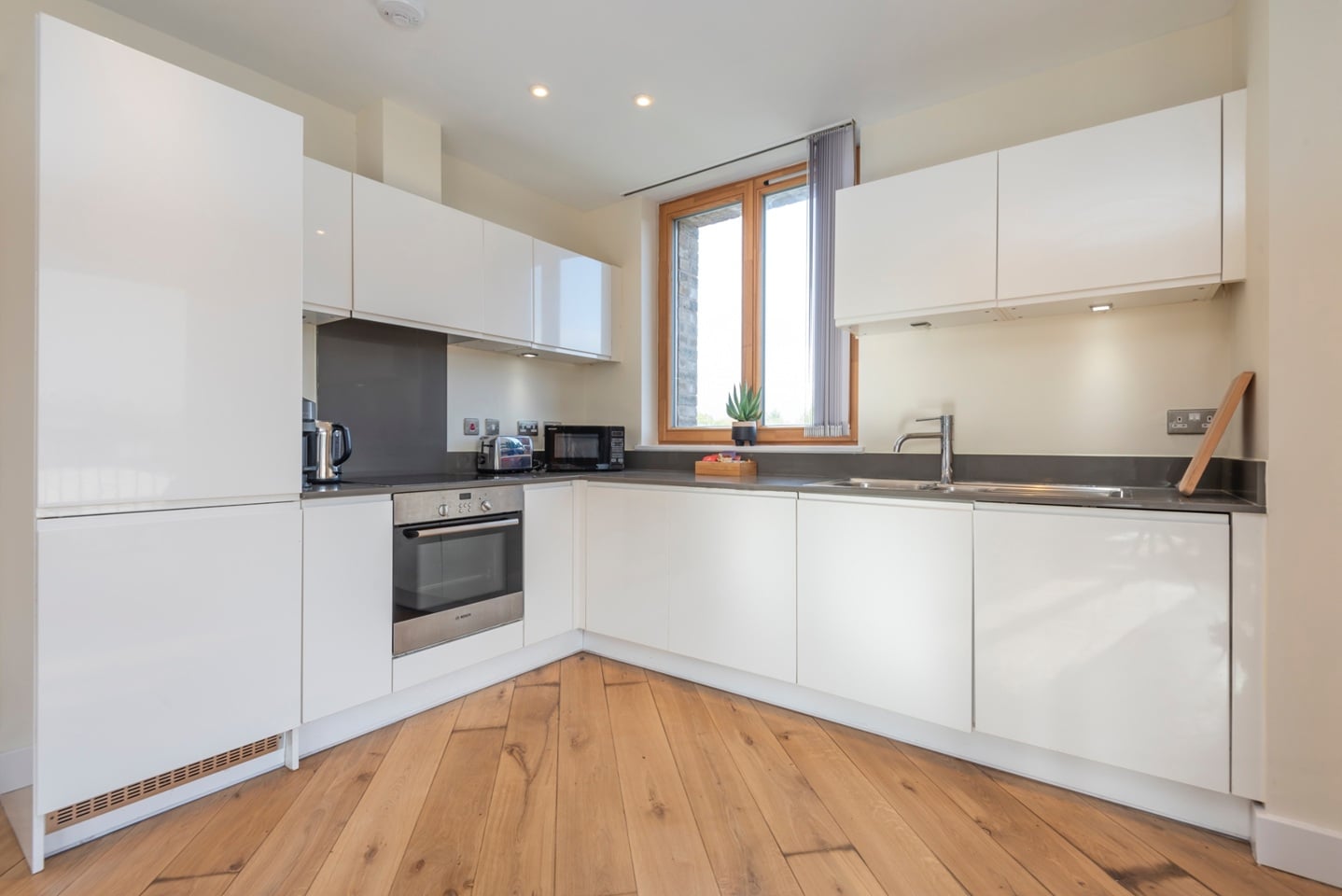 London - 2 Bed Flat, Lockton Street, W10 - To Rent Now for £5,750.00 p/m