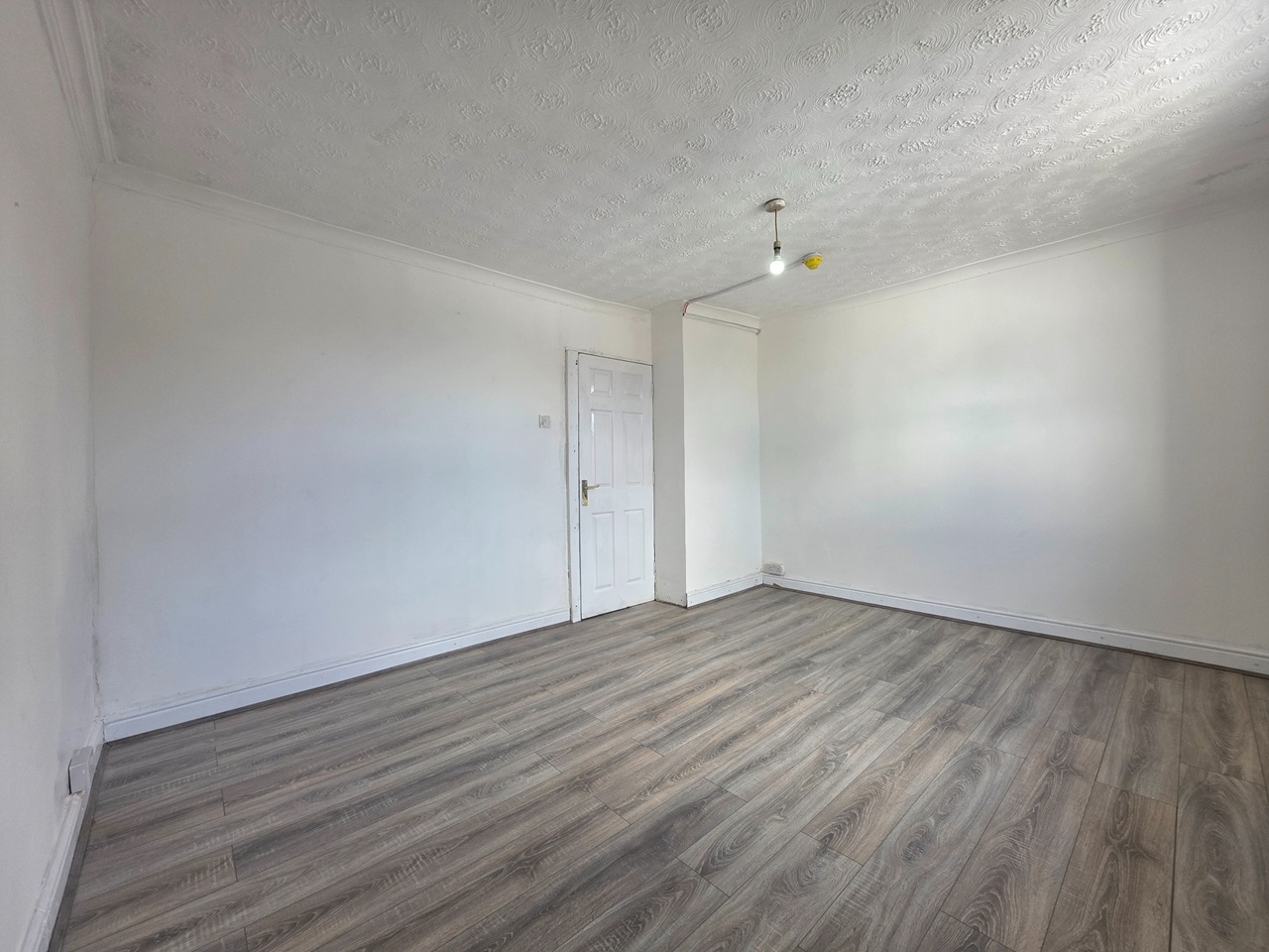 Bilston - 2 Bed Flat, Wellington Road, WV14 - To Rent Now for £900.00 p/m