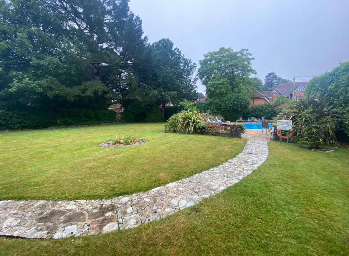 Bournemouth - Studio Flat, Arncott Hall, BH2 - To Rent Now for £750.00 p/m