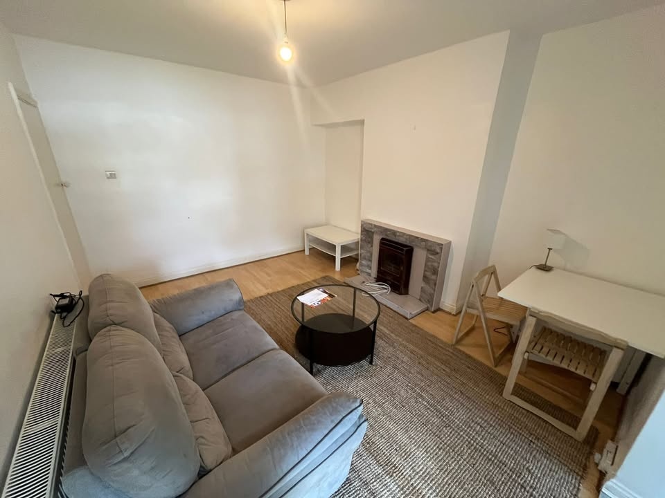 New Malden - 1 Bed Flat, Burlington Road, KT3 - To Rent Now for £1,600. ...