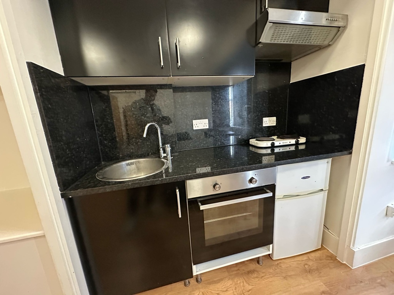 London - 1 Bed Flat, Sydney Grove, NW4 - To Rent Now for £1,700.00 p/m