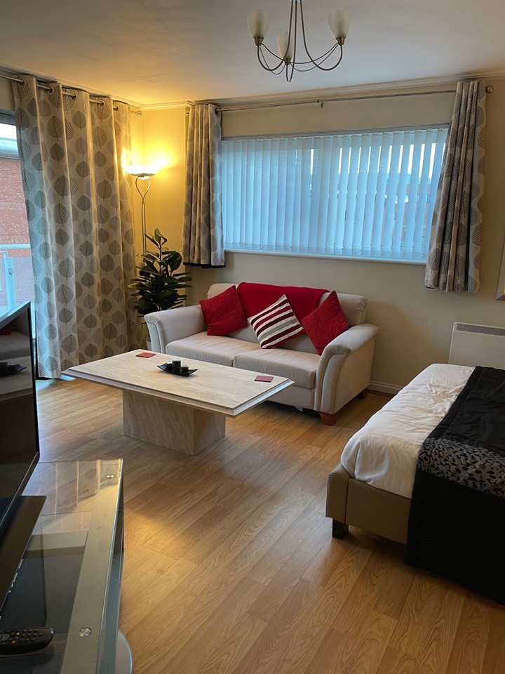 Cardiff - Studio Flat, Century Wharf, CF10 - To Rent Now for £830.00 p/m