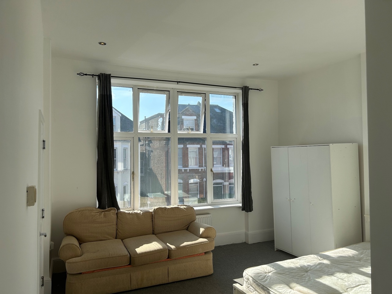 Surbiton - Studio Flat, King Charles Road, KT5 - To Rent Now for £1,200 ...