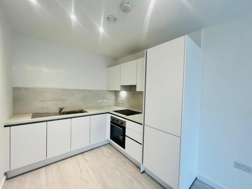 Hayes, Middlesex - 2 Bed Flat, Cranton Avenue, UB3 - To Rent Now for £ ...