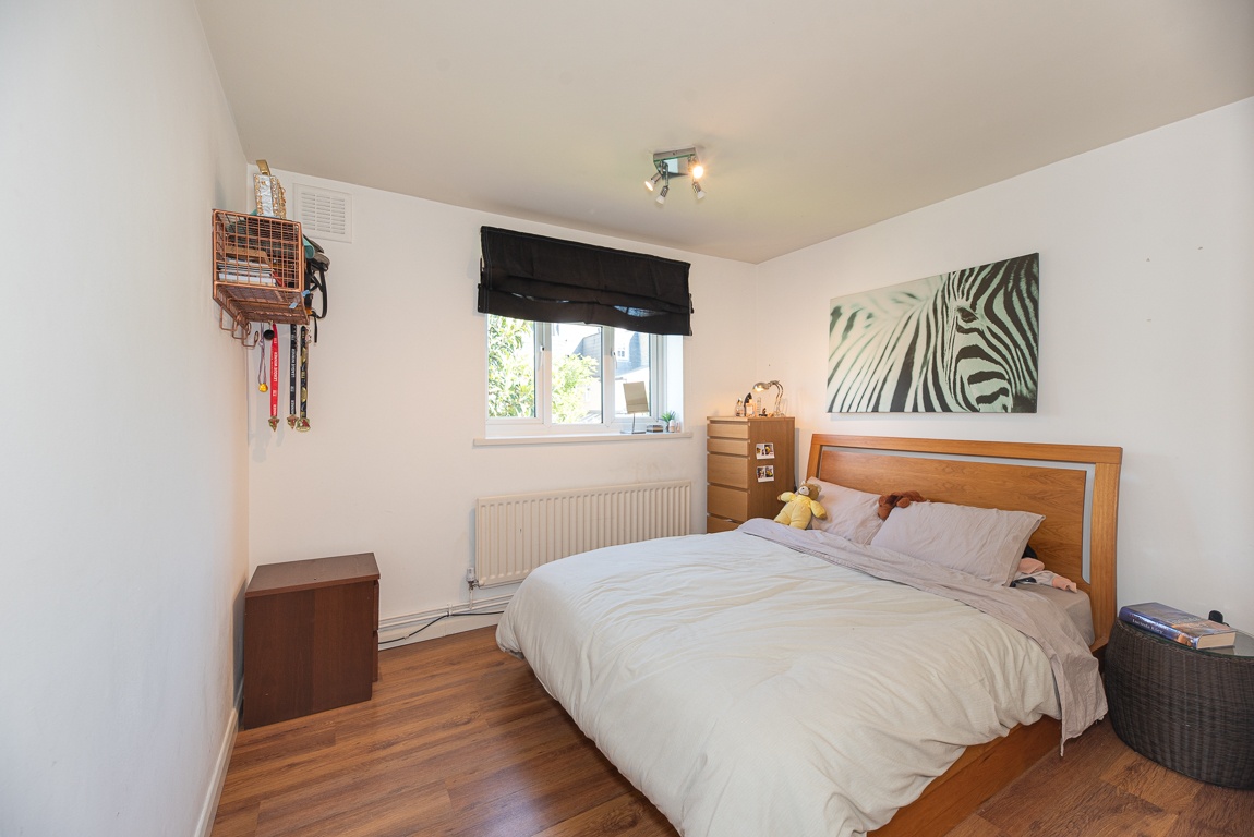 London - 2 Bed Flat, Alverton Court, SW18 - To Rent Now for £2,150.00 p/m