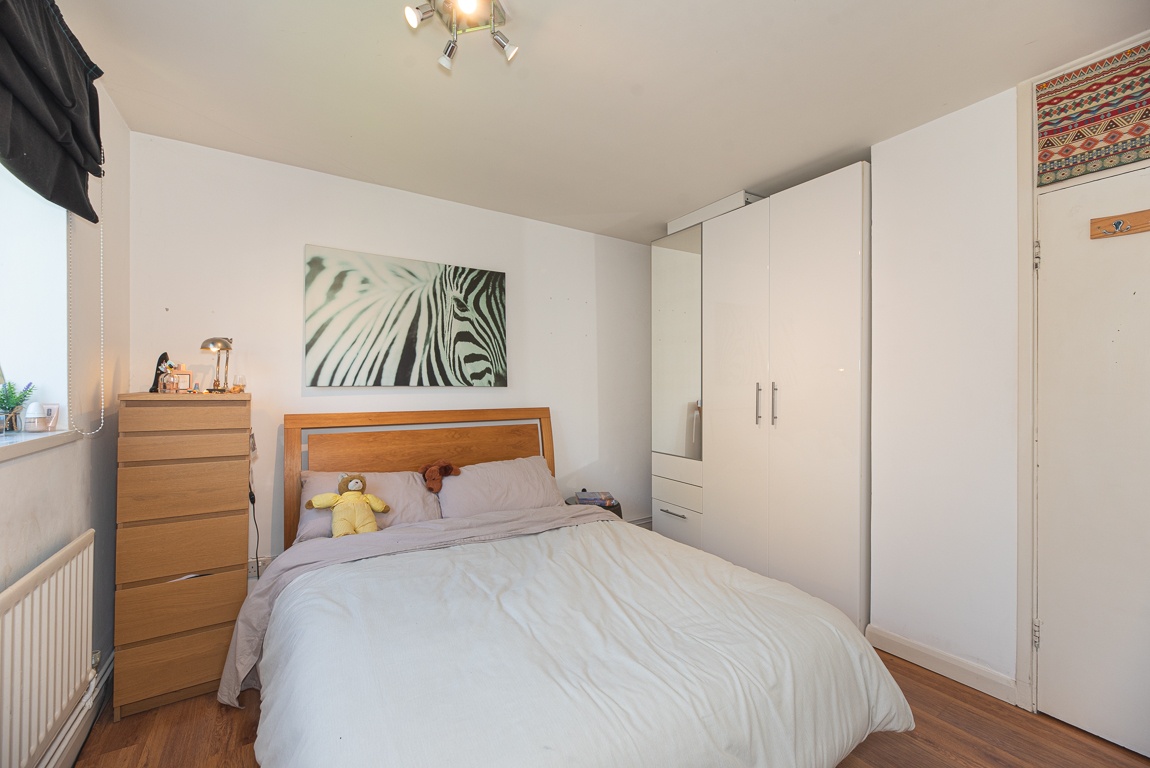 London - 2 Bed Flat, Alverton Court, SW18 - To Rent Now for £2,150.00 p/m