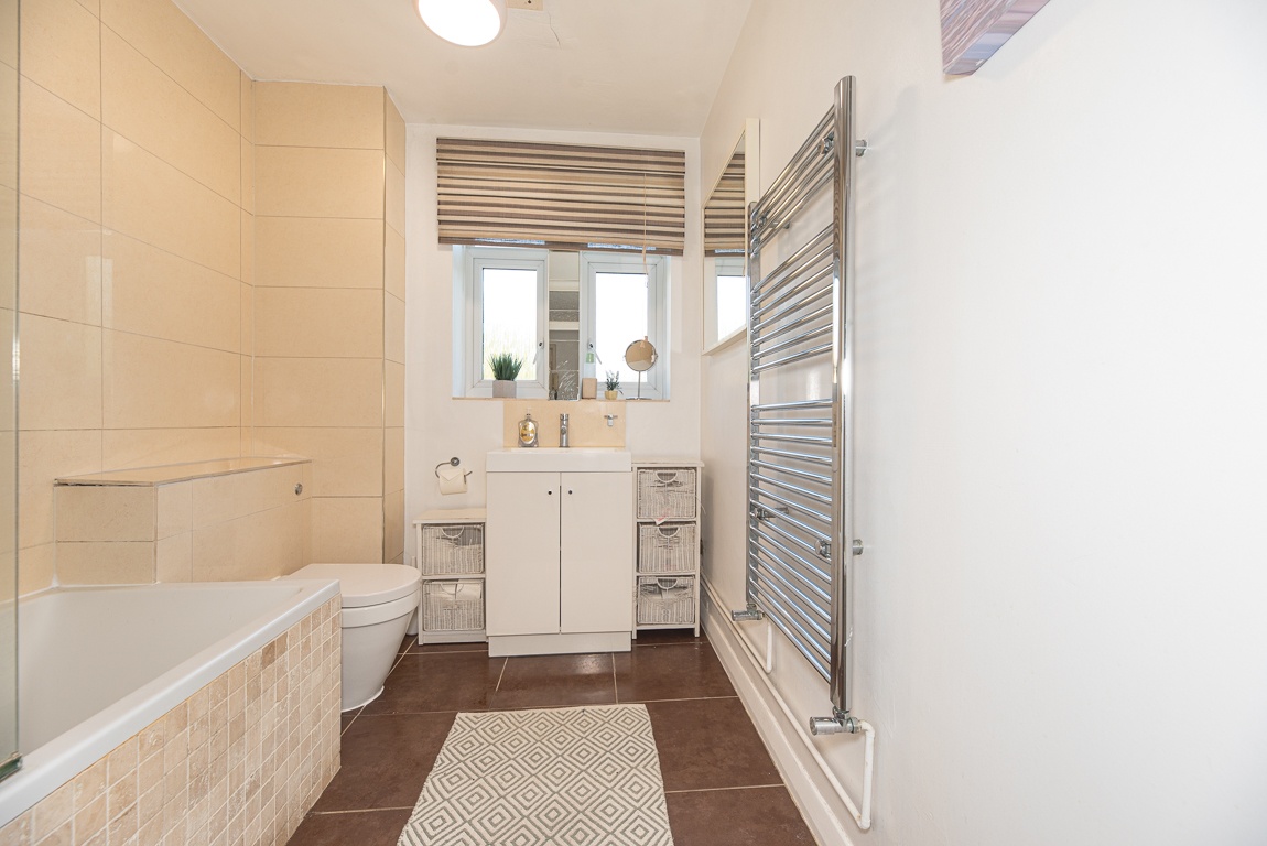 London - 2 Bed Flat, Alverton Court, SW18 - To Rent Now for £2,150.00 p/m