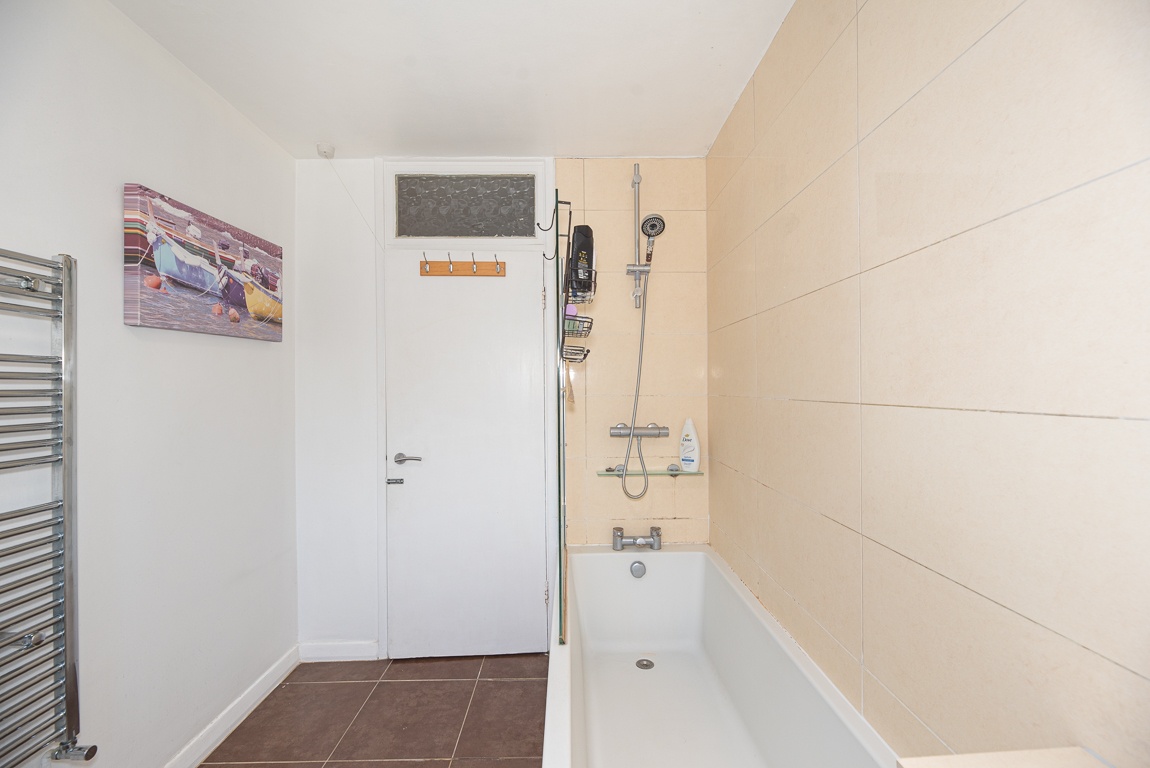 London - 2 Bed Flat, Alverton Court, SW18 - To Rent Now for £2,150.00 p/m