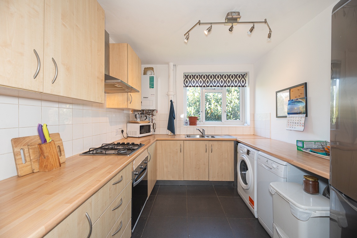 London - 2 Bed Flat, Alverton Court, SW18 - To Rent Now for £2,150.00 p/m