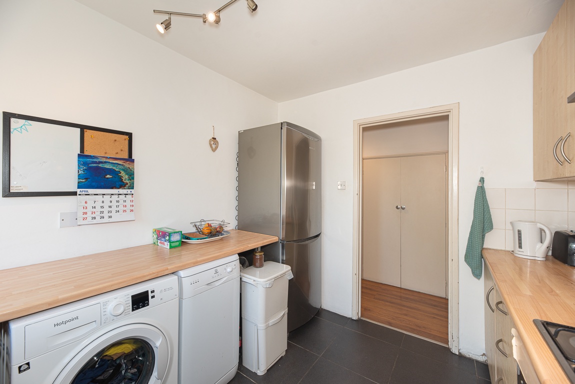 London - 2 Bed Flat, Alverton Court, SW18 - To Rent Now for £2,150.00 p/m
