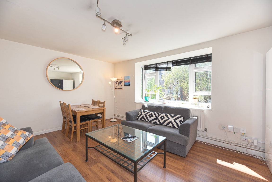 London - 2 Bed Flat, Alverton Court, SW18 - To Rent Now for £2,150.00 p/m