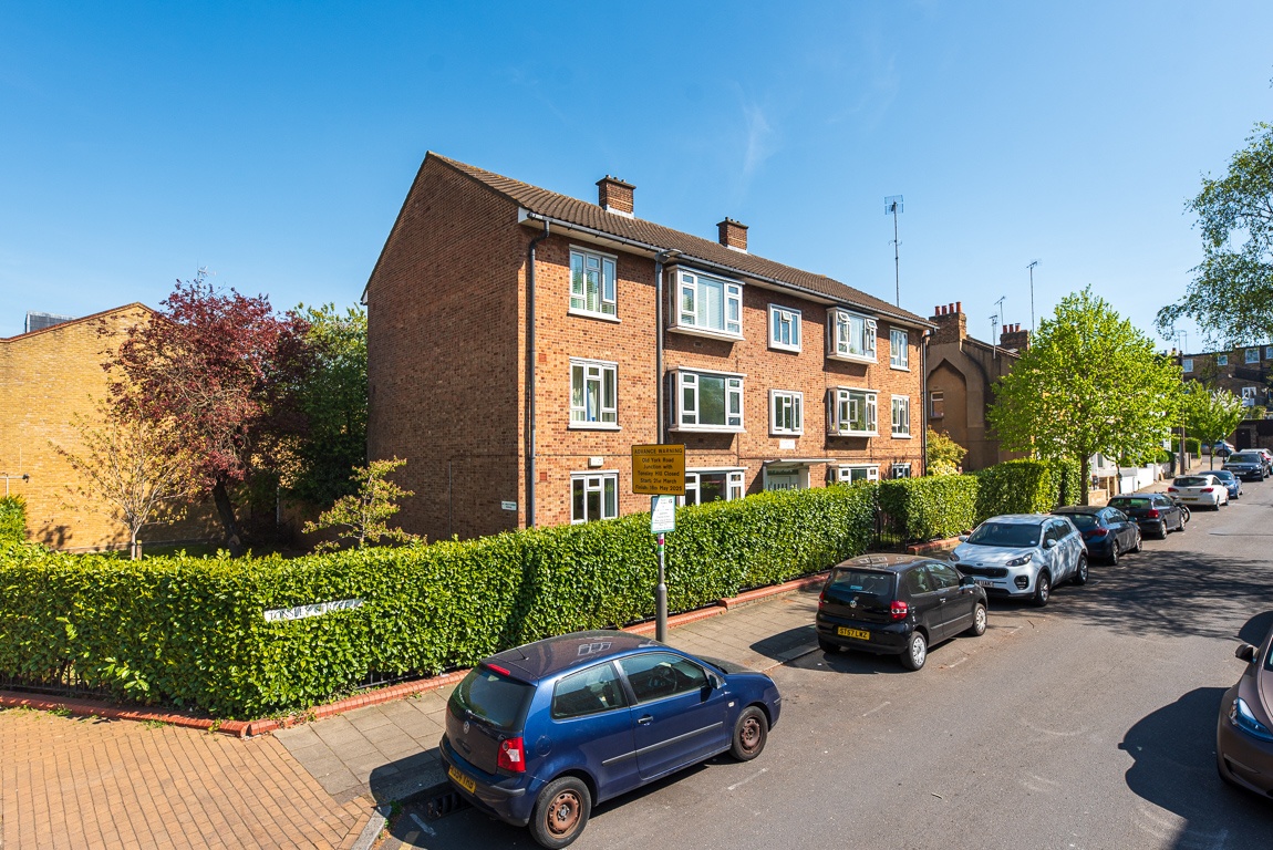 London - 2 Bed Flat, Alverton Court, SW18 - To Rent Now for £2,150.00 p/m