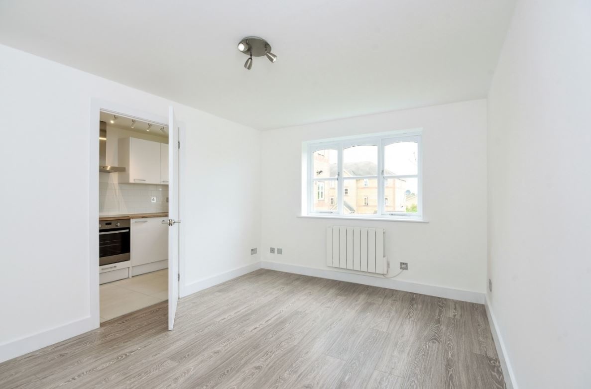 London - 1 Bed Flat, Hurcott Court, NW2 - To Rent Now for £1,600.00 p/m
