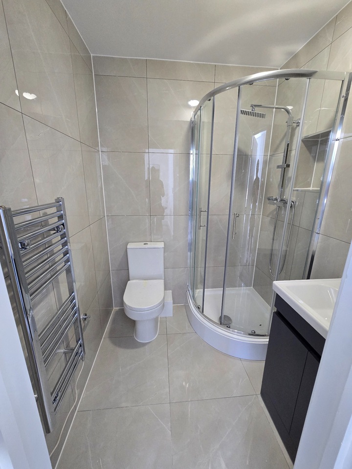 Harrow - Room in a Shared House, Pinner View, HA1 - To Rent Now for £ ...