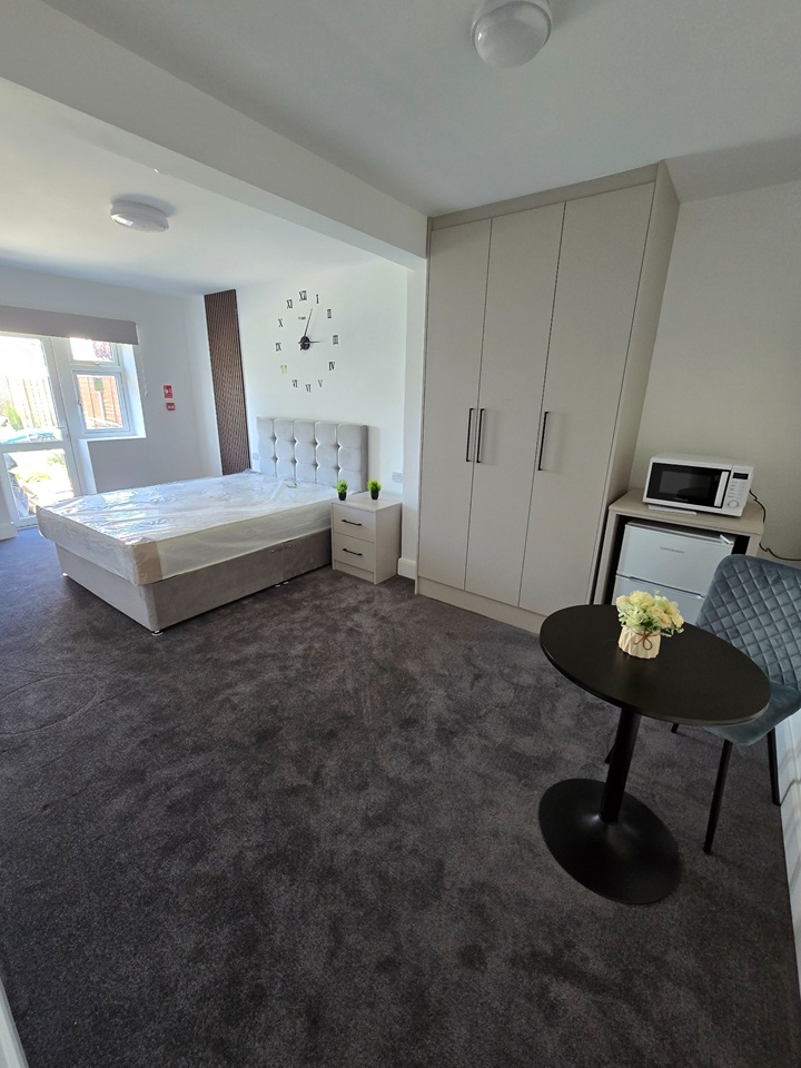 Harrow - Room in a Shared House, Pinner View, HA1 - To Rent Now for £ ...