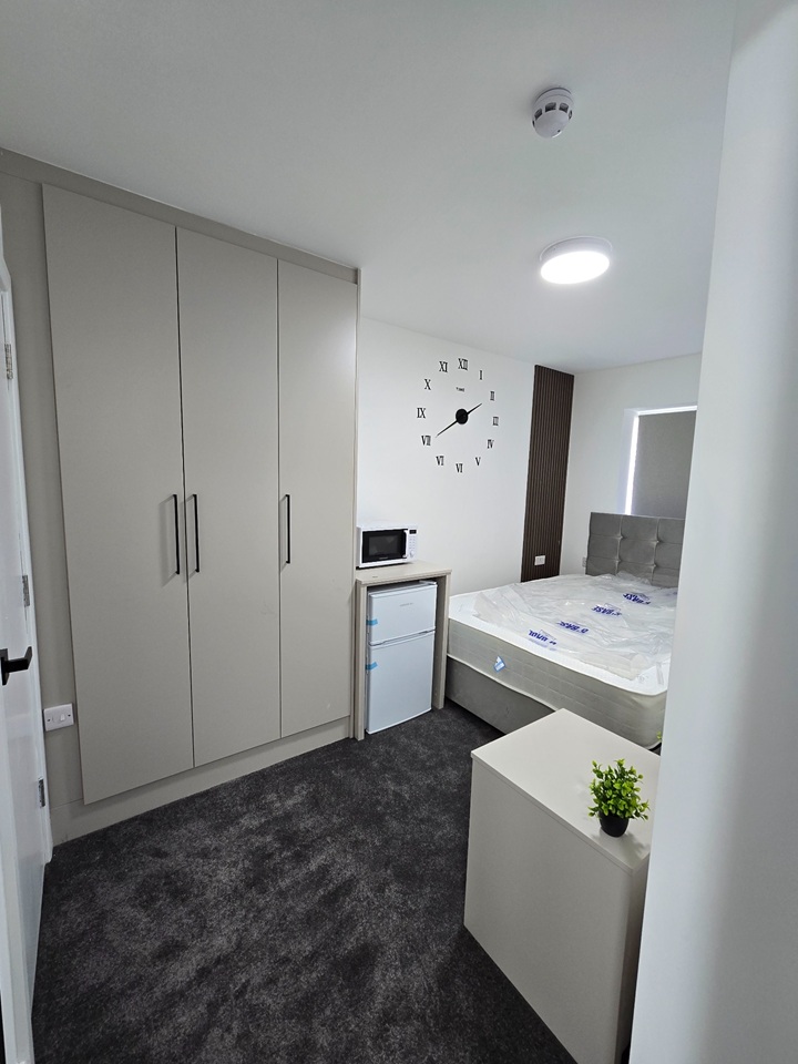 Harrow - Room in a Shared House, Pinner View, HA1 - To Rent Now for £ ...