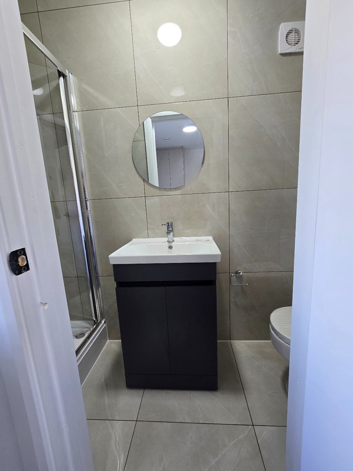 Harrow - Room in a Shared House, Pinner View, HA1 - To Rent Now for £ ...