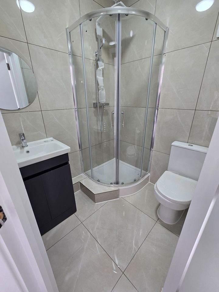 Harrow - Room in a Shared House, Pinner View, HA1 - To Rent Now for £ ...