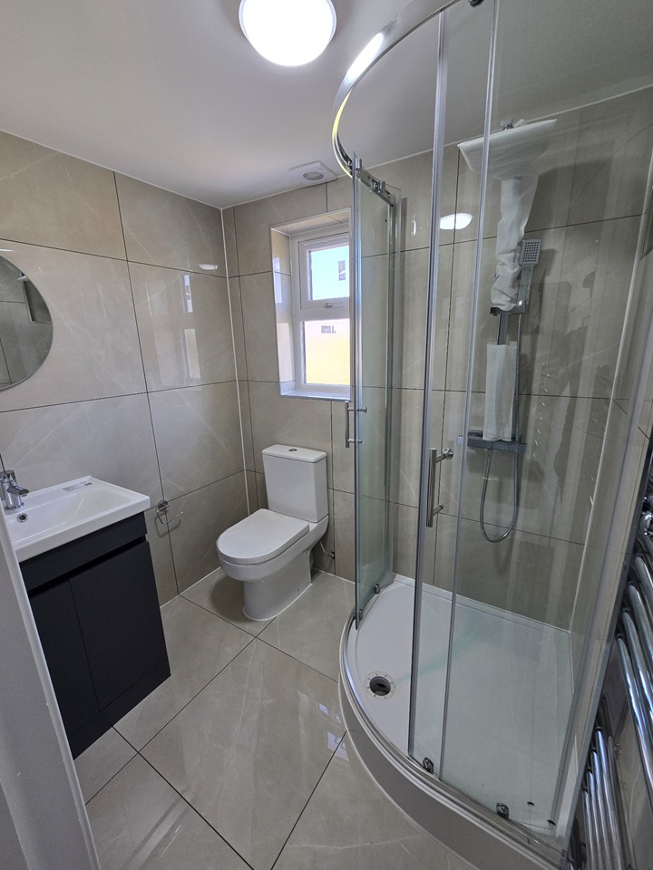 Harrow - Room in a Shared House, Pinner View, HA1 - To Rent Now for £ ...