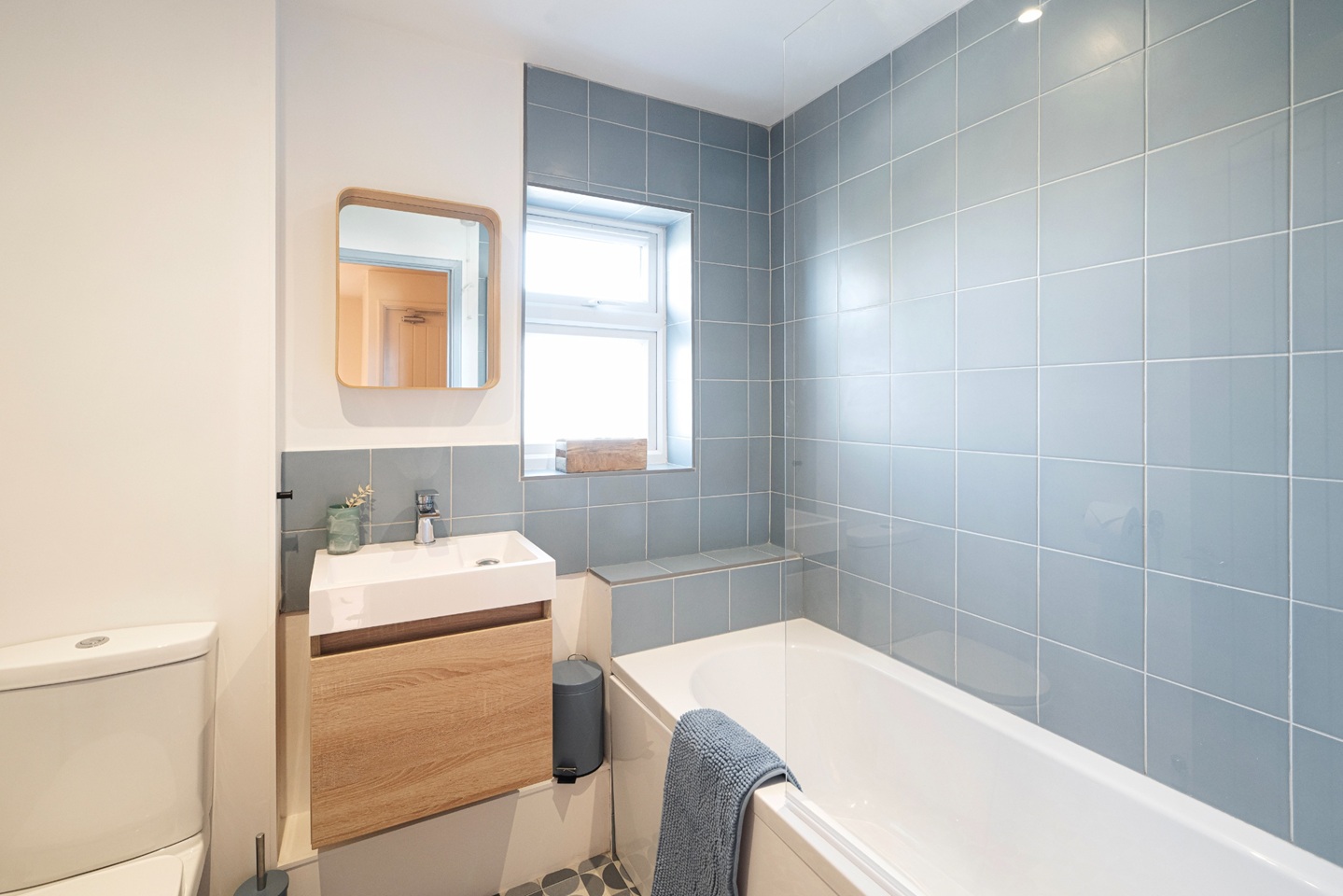 Bath - Room in a Shared House, Meare Road, BA2 - To Rent Now for £845. ...