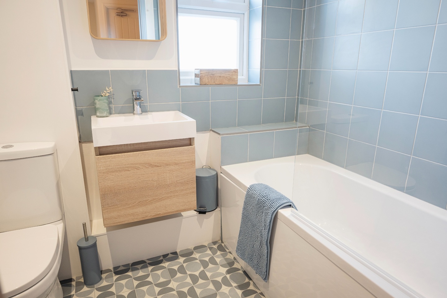Bath - Room in a Shared House, Meare Road, BA2 - To Rent Now for £845. ...