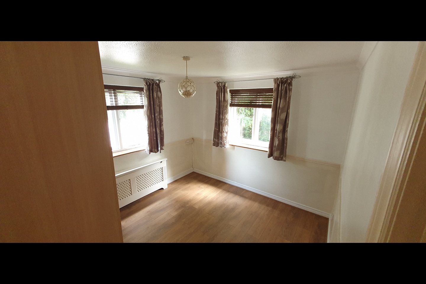 Redhill - 1 Bed Flat, London Road, RH1 - To Rent Now for £1,250.00 p/m