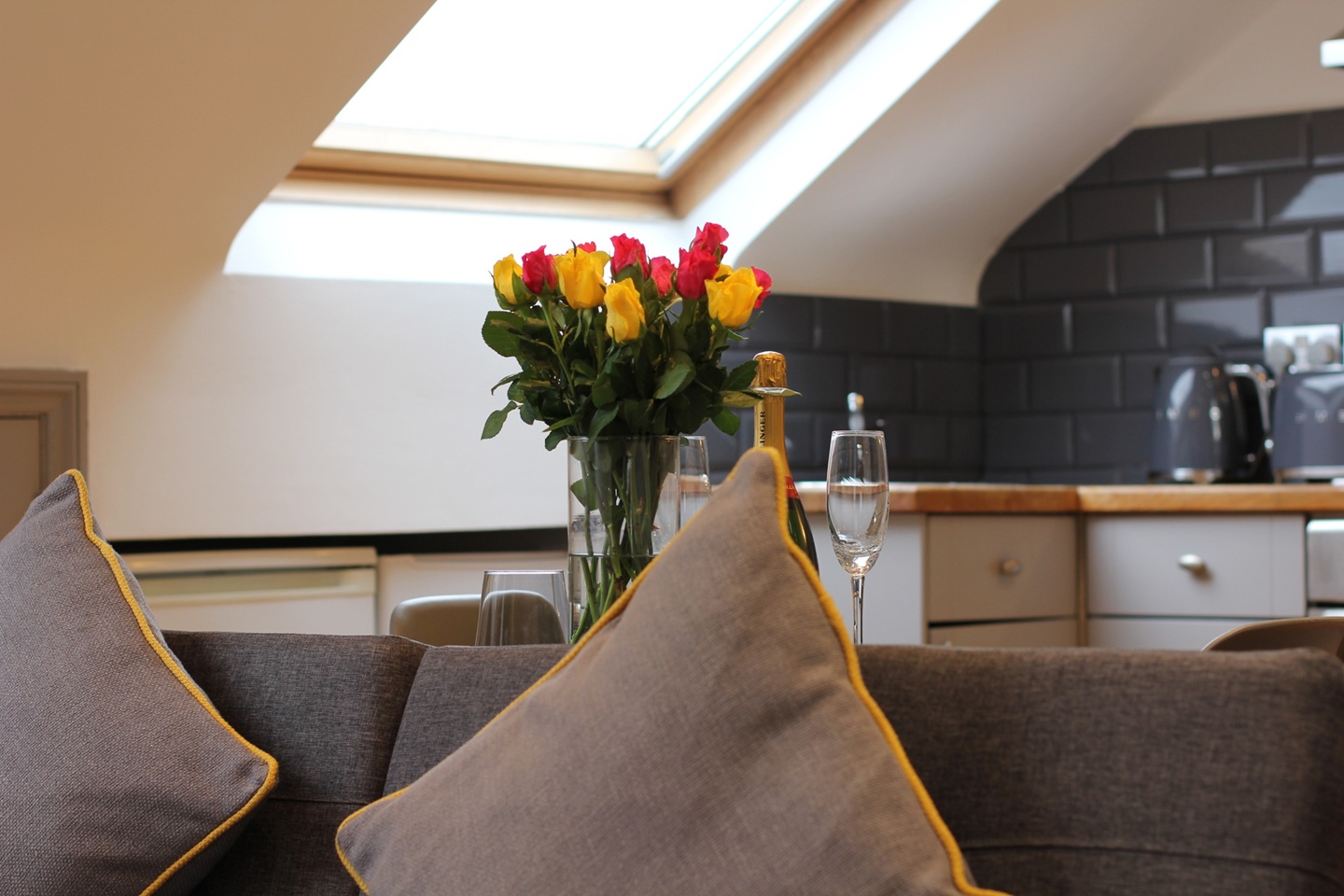 London - Studio Flat, Gipsy Road, SE27 - To Rent Now for £1,250.00 p/m