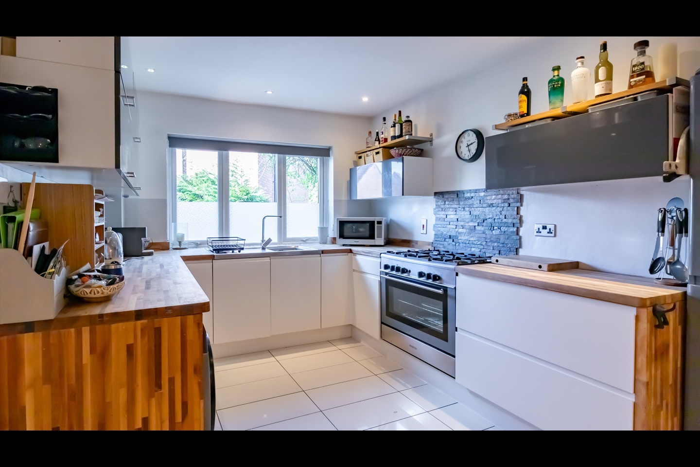Bramley, Guildford - 3 Bed End Terrace, Windrush Close, GU5 - To Rent ...