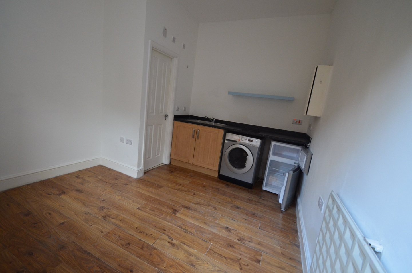 London - Studio Flat, Church Hill, E17 - To Rent Now for £950.00 p/m