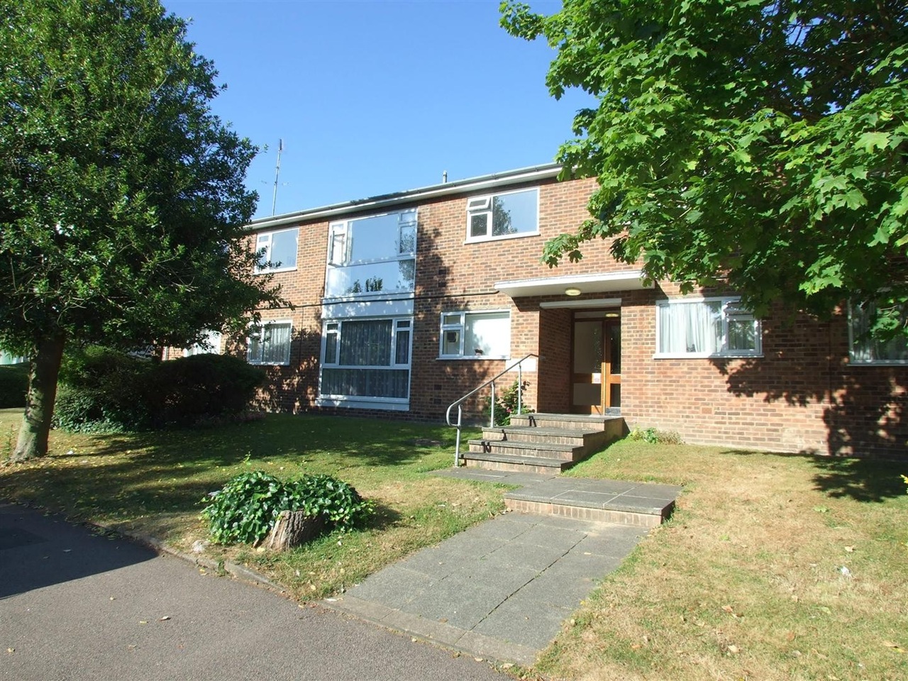 Purley - 2 Bed Flat, Craigside, CR8 - To Rent Now for £1,650.00 p/m