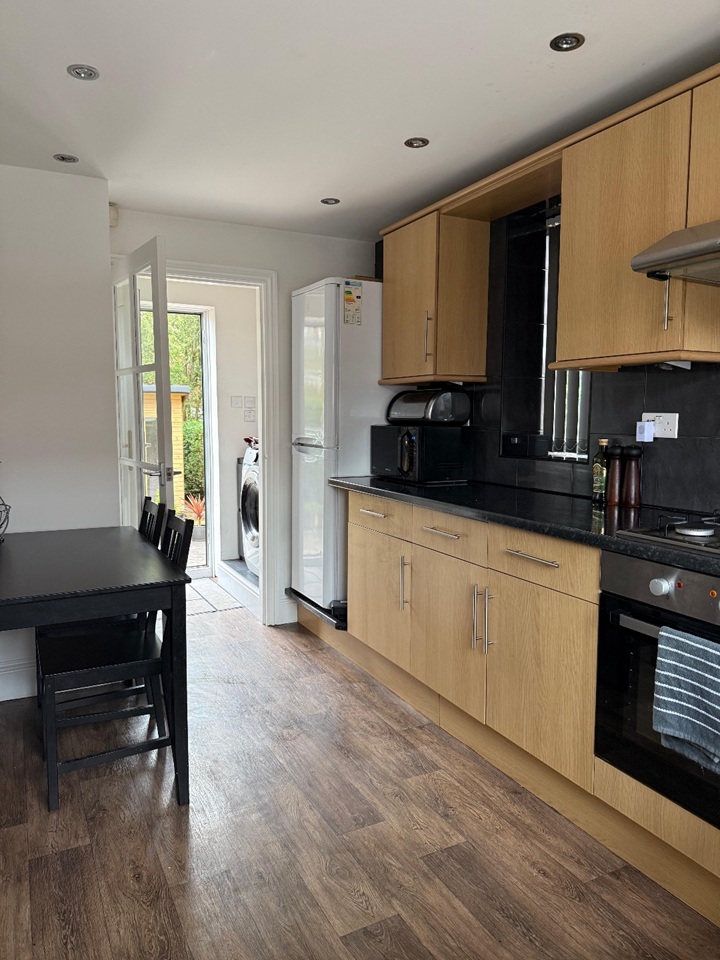 Leeds - 3 Bed Semi-Detached House, Amberton Mount, LS8 - To Rent Now ...