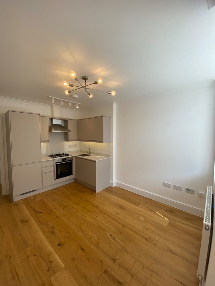 St. Albans - 1 Bed Flat, Chequer Street, AL1 - To Rent Now for £1,400. ...
