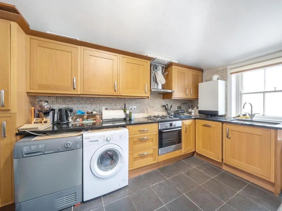 London - 1 Bed Flat, Stockwell, SW8 - To Rent Now for £1,650.00 p/m