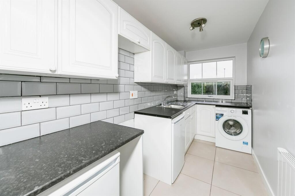 Lower Earley, Reading - 1 Bed Flat, Driftway Close, RG6 - To Rent Now ...