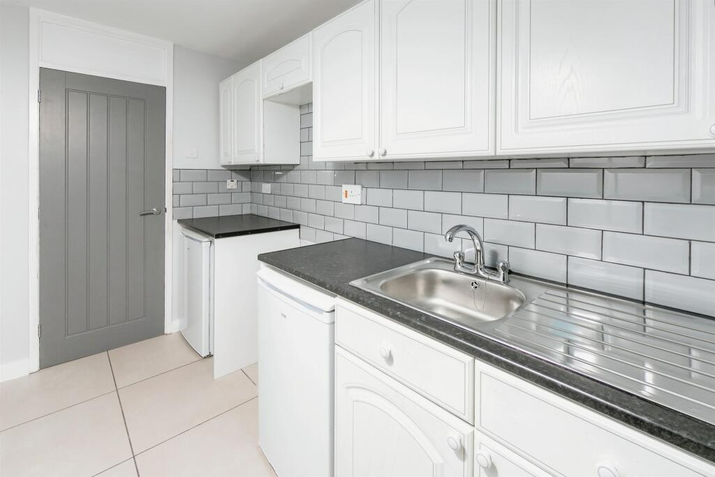 Lower Earley, Reading - 1 Bed Flat, Driftway Close, RG6 - To Rent Now ...