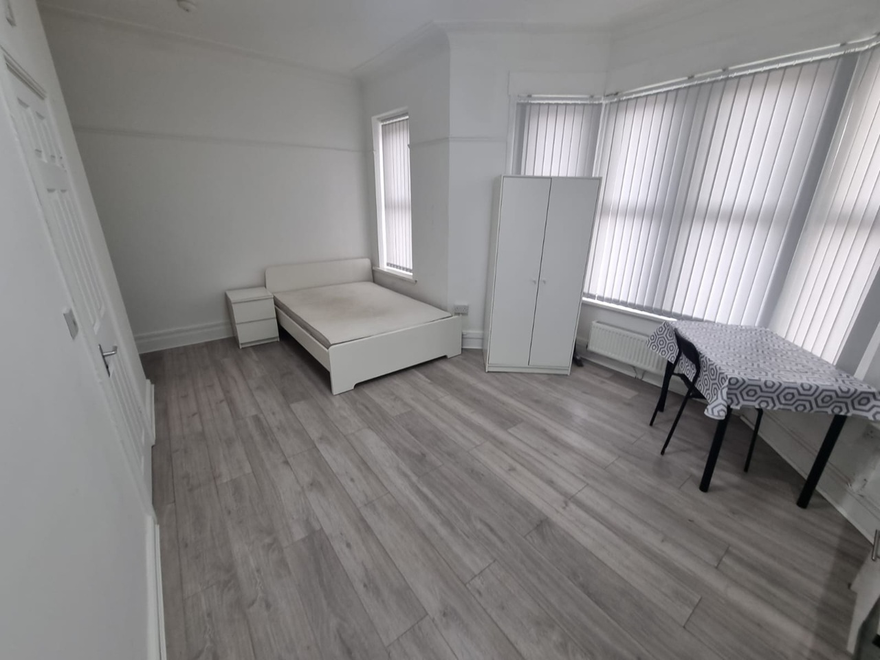 Cardiff - Studio Flat, Newport Road, CF24 - To Rent Now for £850.00 p/m