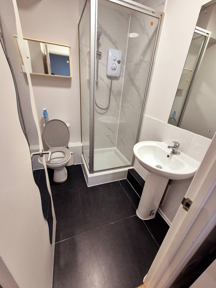 London - Studio Flat, Signal House, SE1 - To Rent Now for £1,148.33 p/m