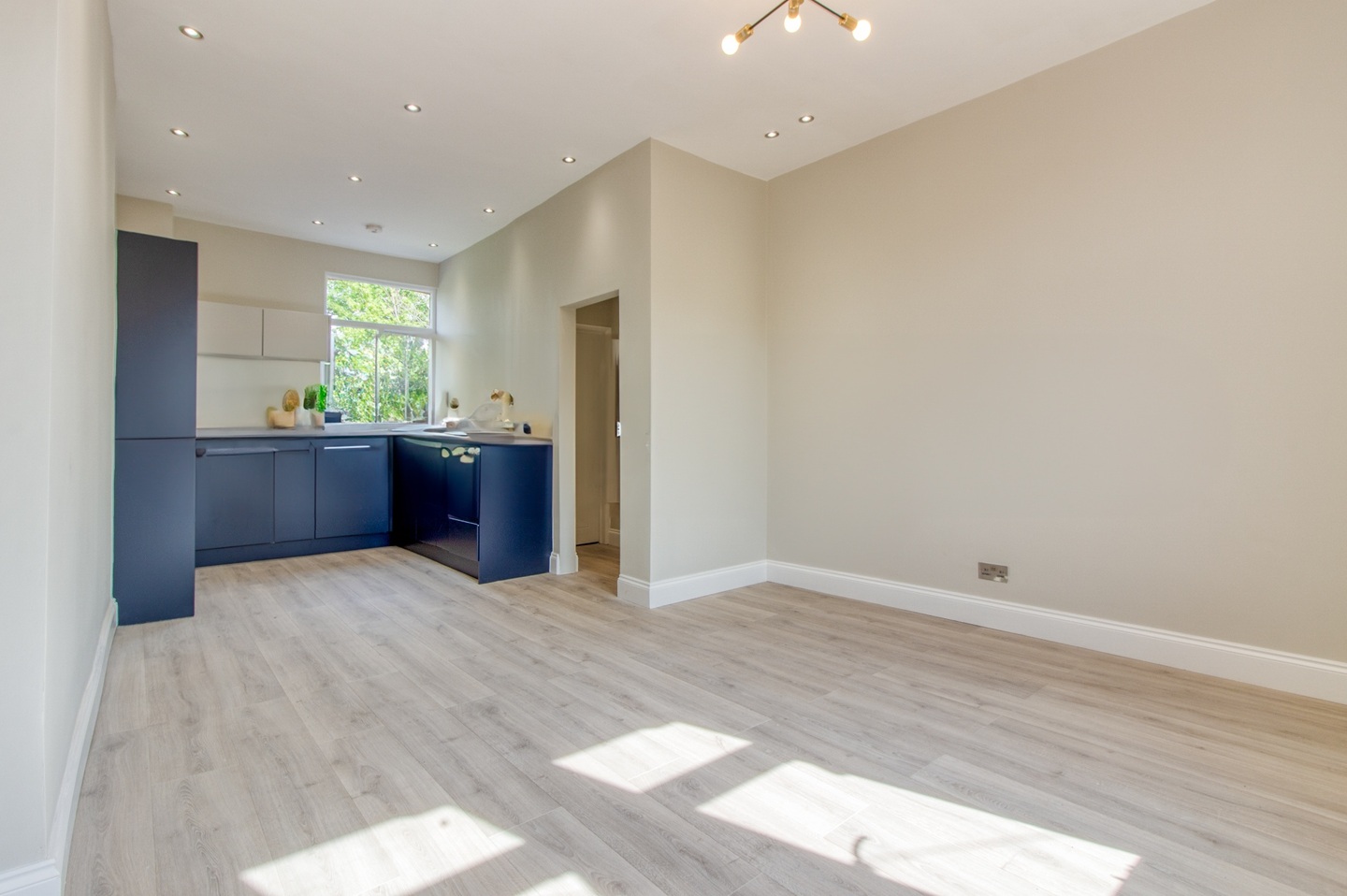 London - 3 Bed Flat, Culverden Road, SW12 - To Rent Now for £3,150.00 p/m