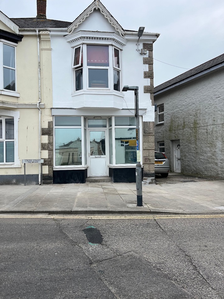 Camborne - 1 Bed Flat, Cross Street, TR14 - To Rent Now for £750.00 p/m