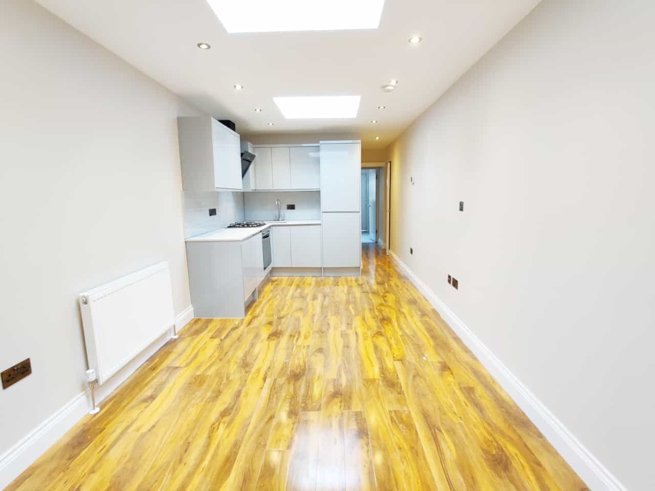 London - 3 Bed Flat, Mitcham Lane, SW16 - To Rent Now for £1,899.00 p/m