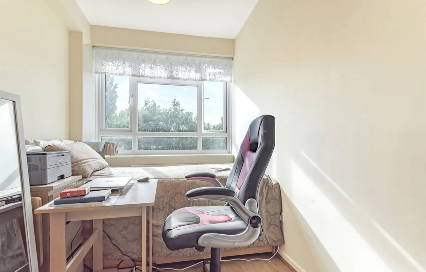 London - 2 Bed Flat, Ambleside, SW19 - To Rent Now for £1,995.00 p/m