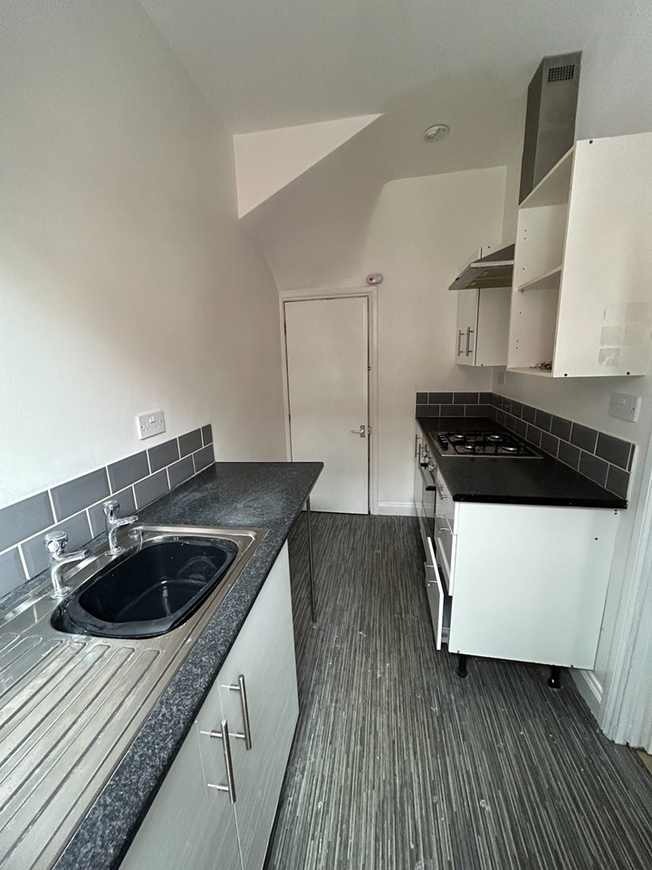 Leeds - 2 Bed Terraced House, East Park Grove, LS9 - To Rent Now for £750.00 p/m