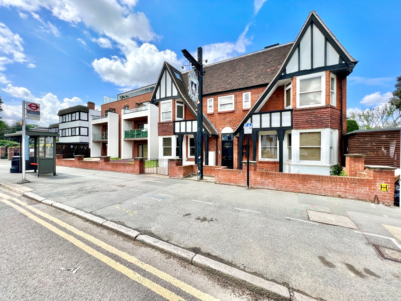 London - 3 Bed Flat, New Wanstead, E11 - To Rent Now for £2,200.00 p/m