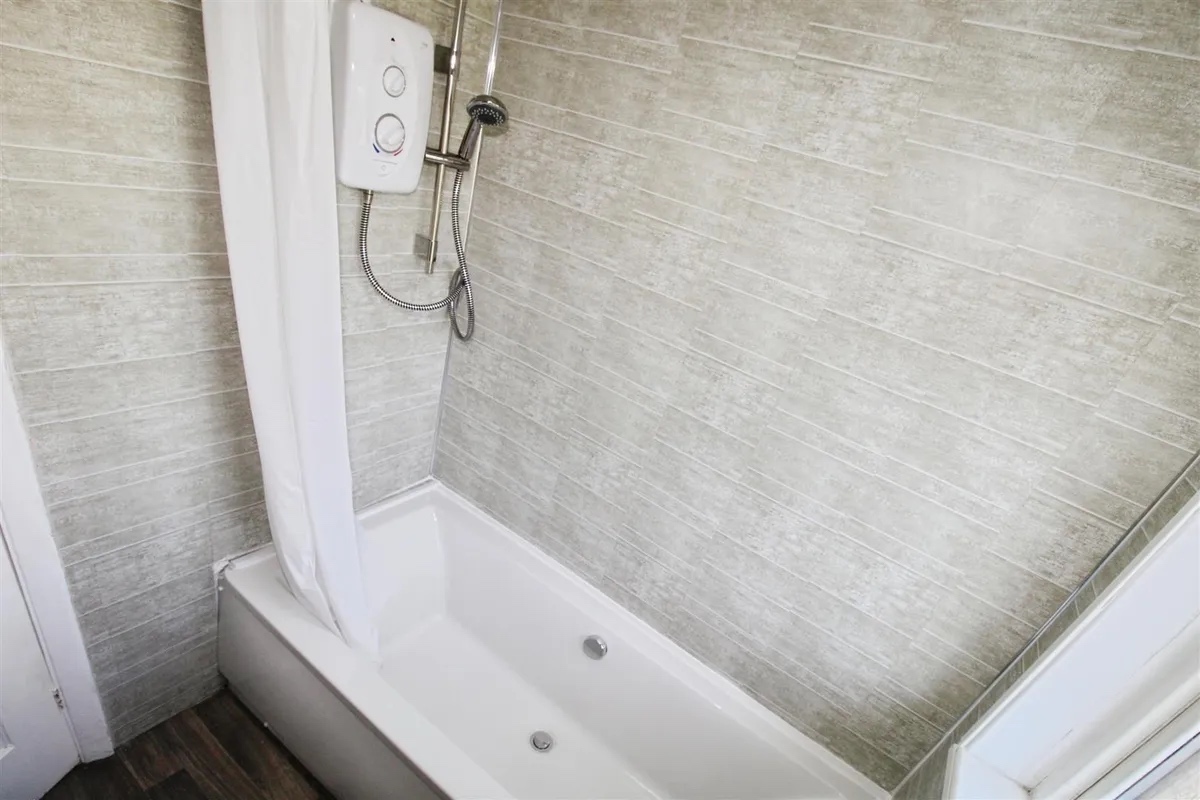 Bradford - 3 Bed Semi-Detached House, Reevy Drive, BD6 - To Rent Now ...