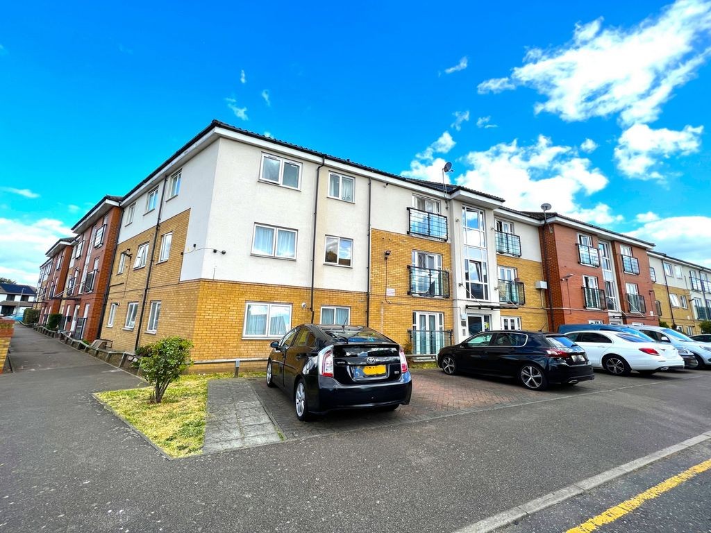 Dagenham - 2 Bed Flat, Neale Court, RM9 - To Rent Now for £1,800.00 p/m