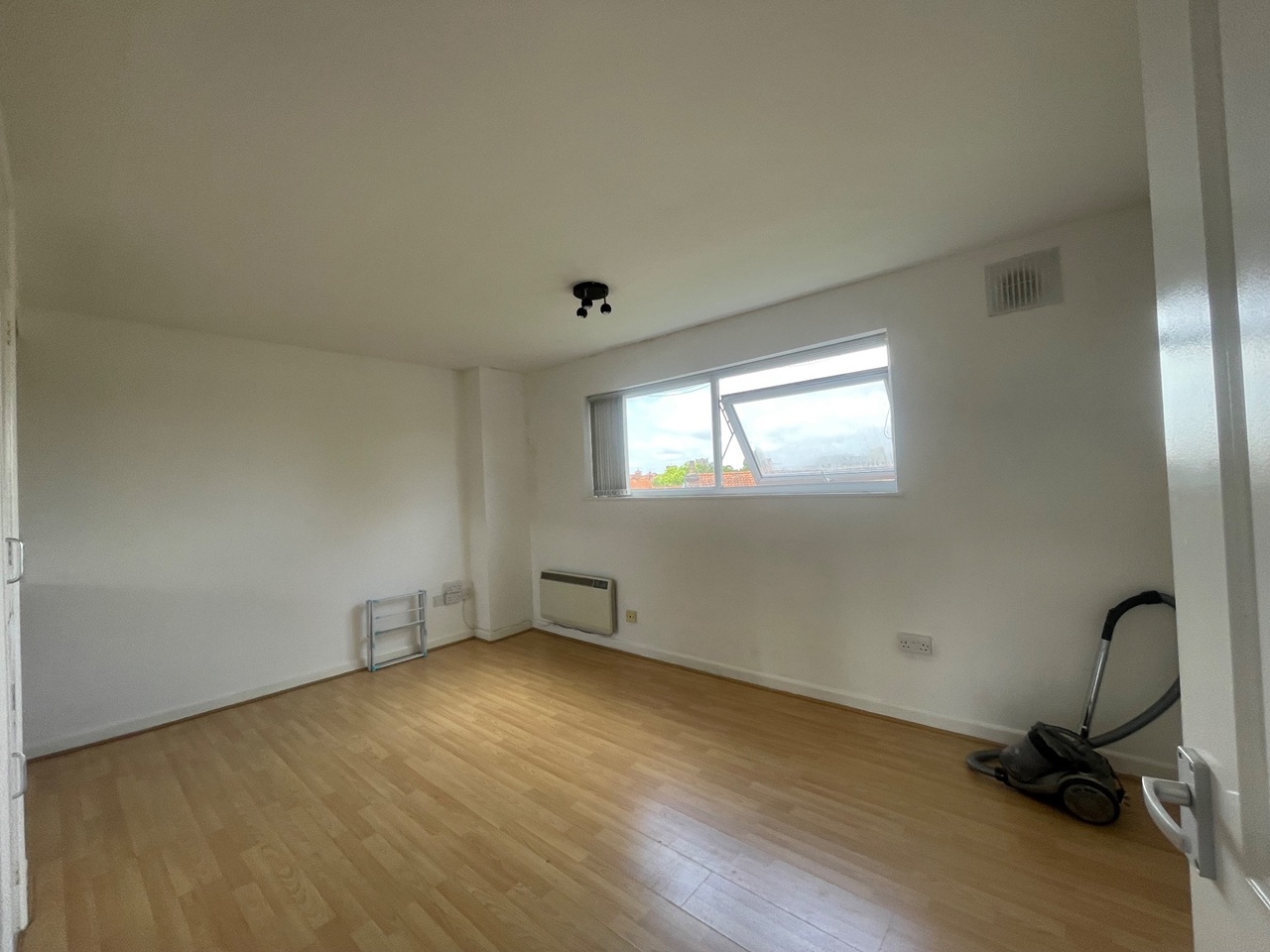 Norwich - Studio Flat, Waggon & Horses Lane, NR3 - To Rent Now for £720 ...