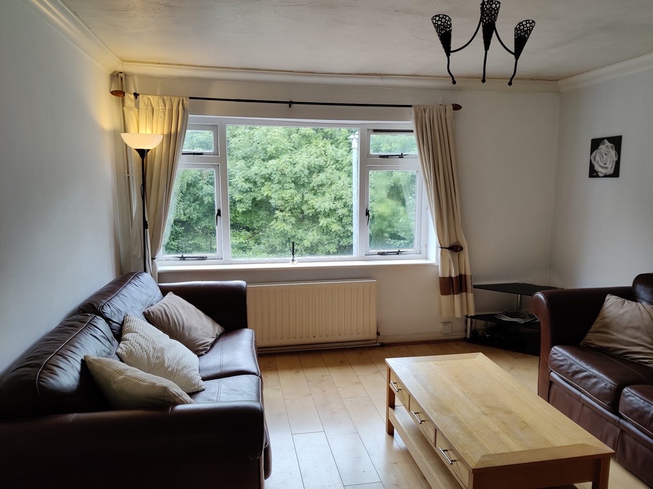 Leeds - 1 Bed Flat, Salisbury Mews, LS18 - To Rent Now for £675.00 p/m