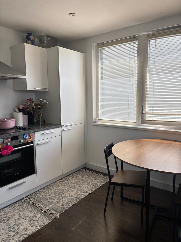 Richmond - 2 Bed Flat, Garden Road, TW9 - To Rent Now for £1,030.00 p/m
